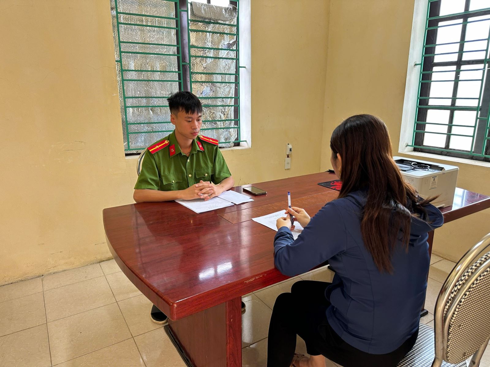 Công an xã Ngự Thiên phát hiện, xử lý 01 công dân chia sẻ bài viết có nội dung xấu, độc, xuyên ...